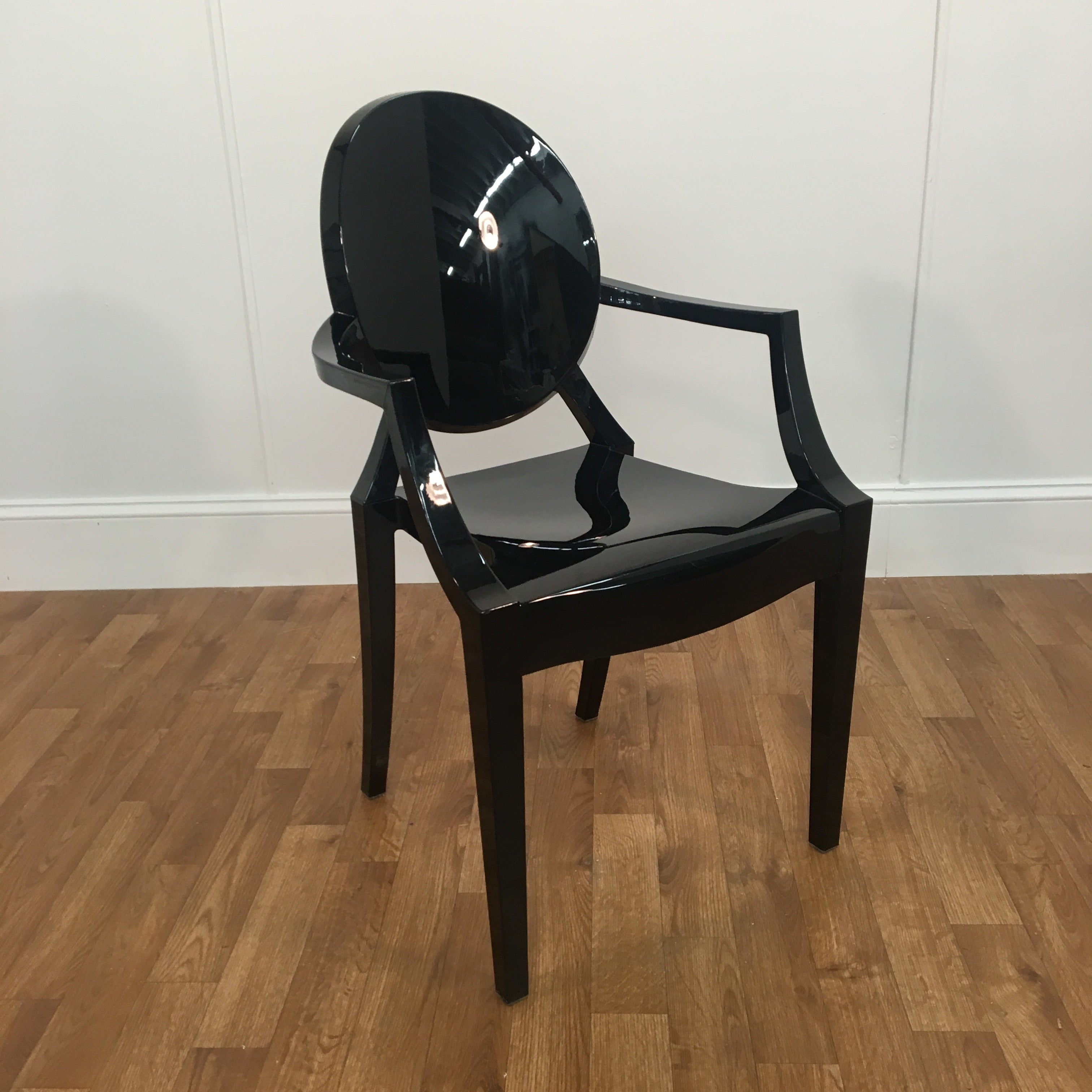 BLACK PLASTIC CHAIR – The Prop Agency